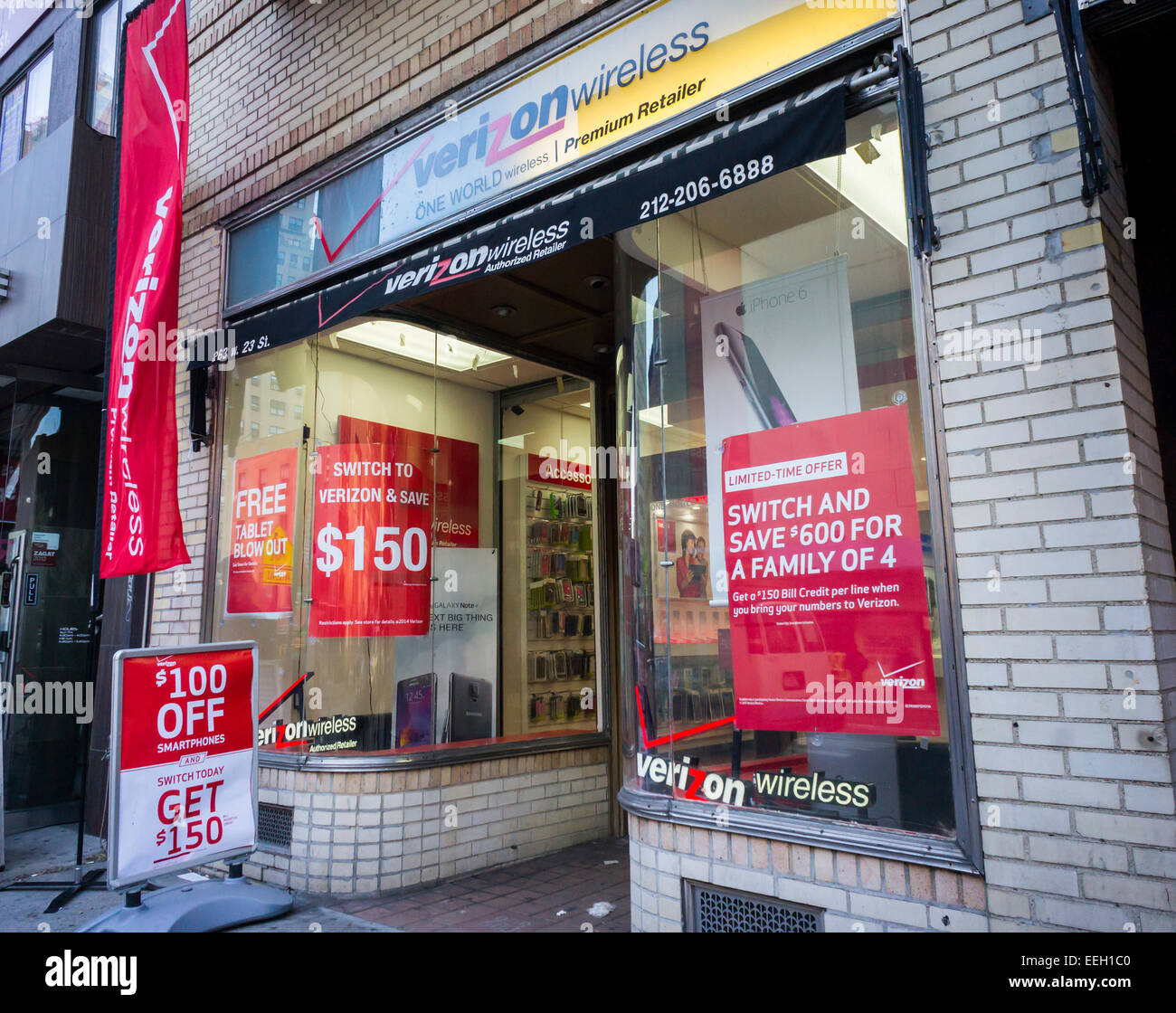 Verizon wireless logo hi-res stock photography and images - Alamy