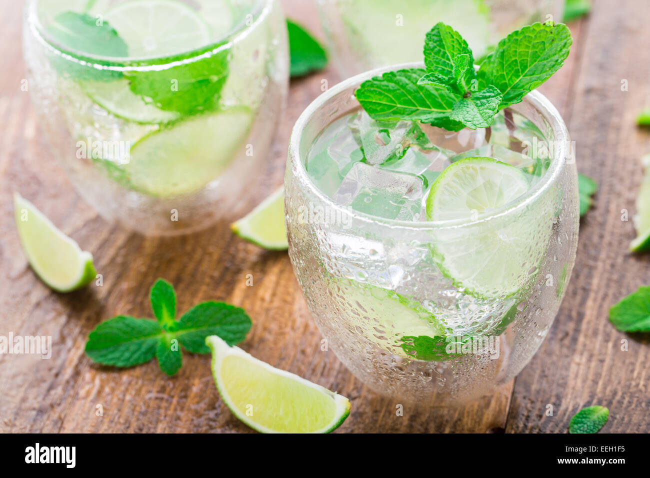 Cocktail with lime and mint Stock Photo - Alamy