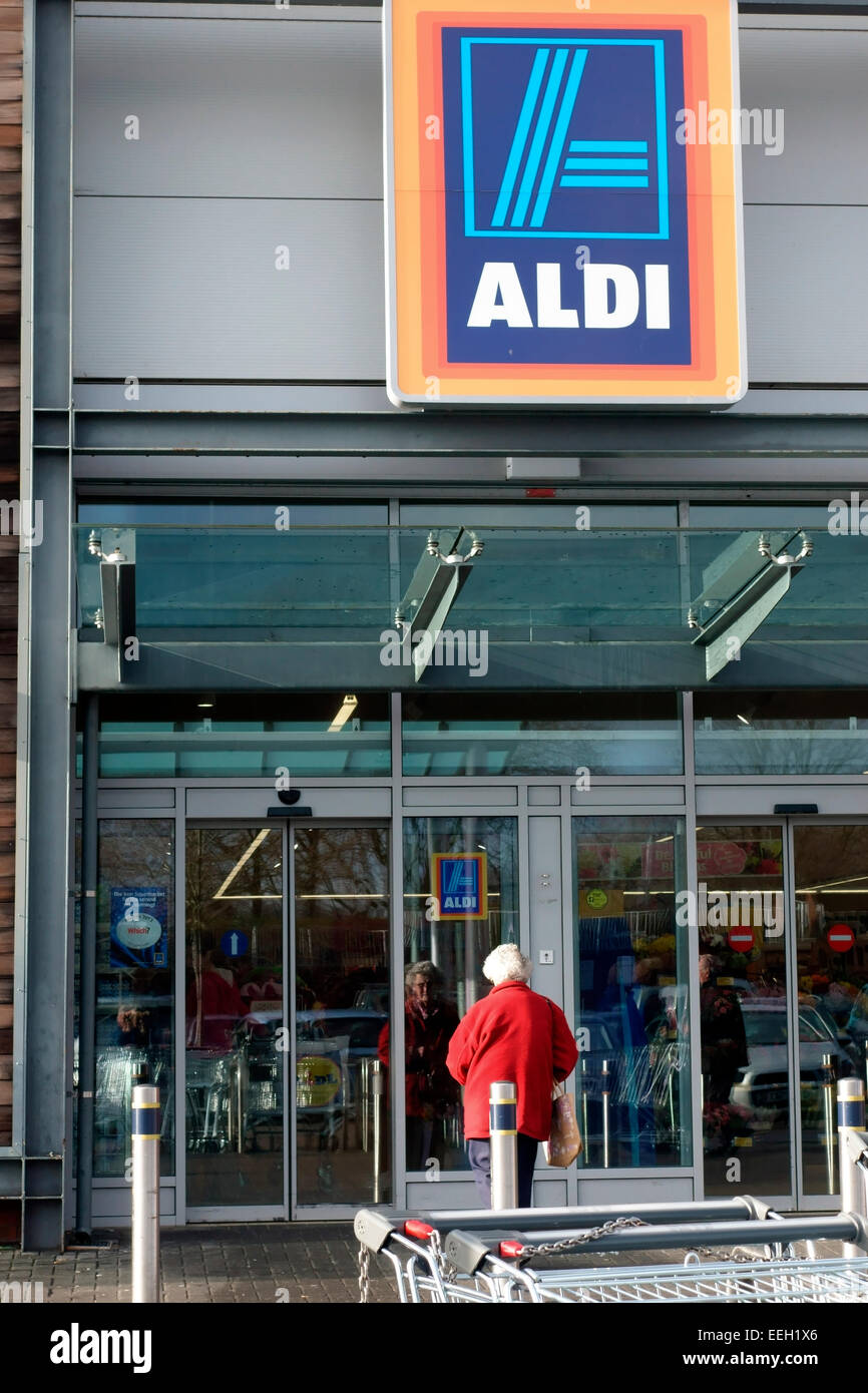 Aldi supermarket uk hi-res stock photography and images - Alamy