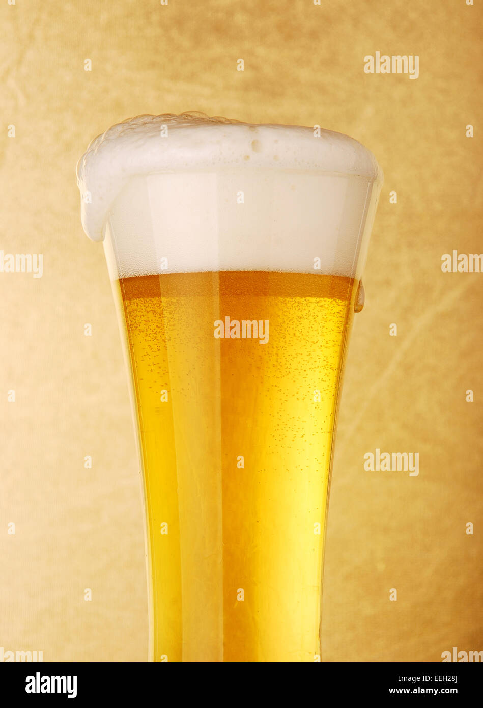 Beer glass over foam hi-res stock photography and images - Alamy
