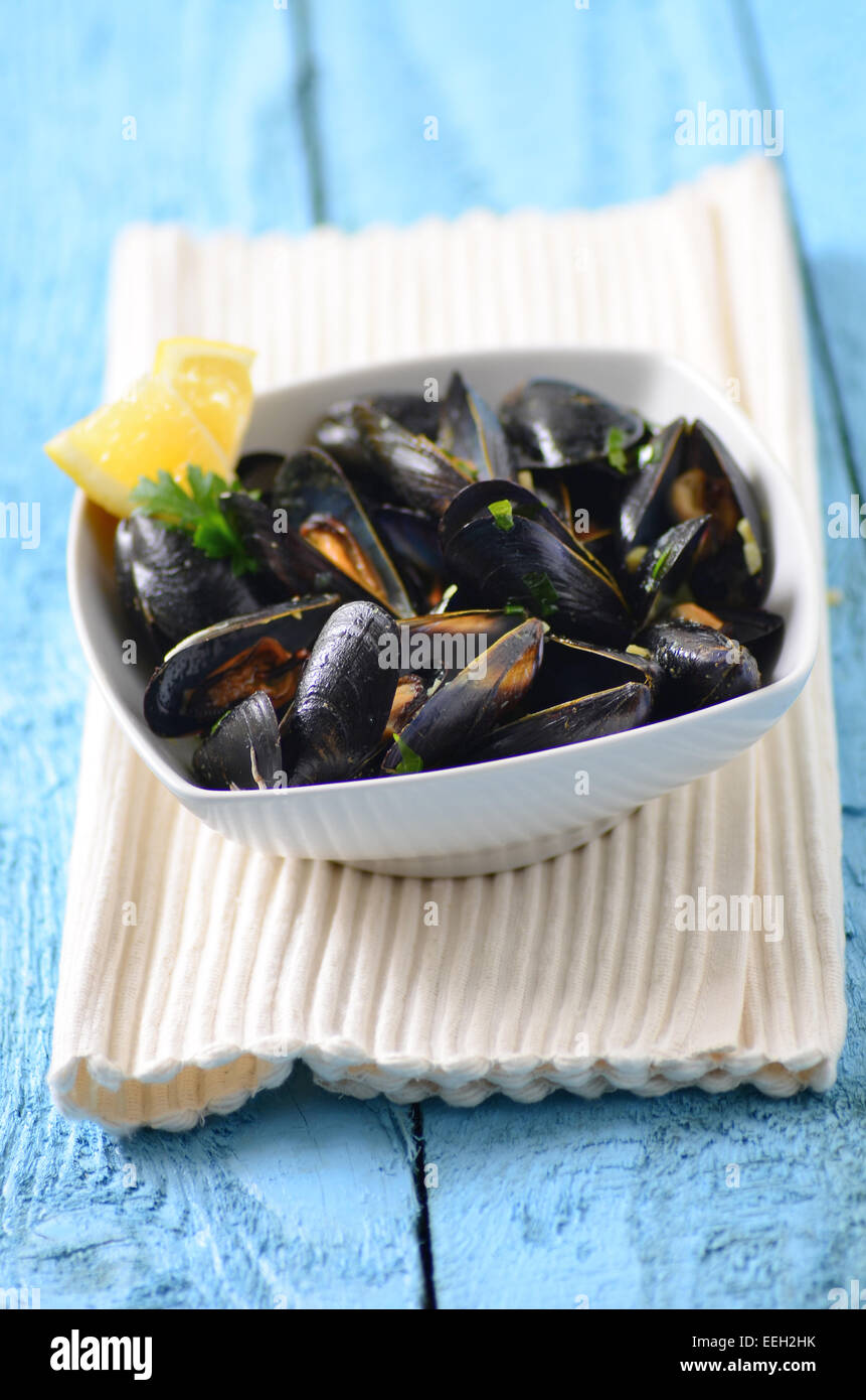 fresh cooked mussels on a plate Stock Photo - Alamy