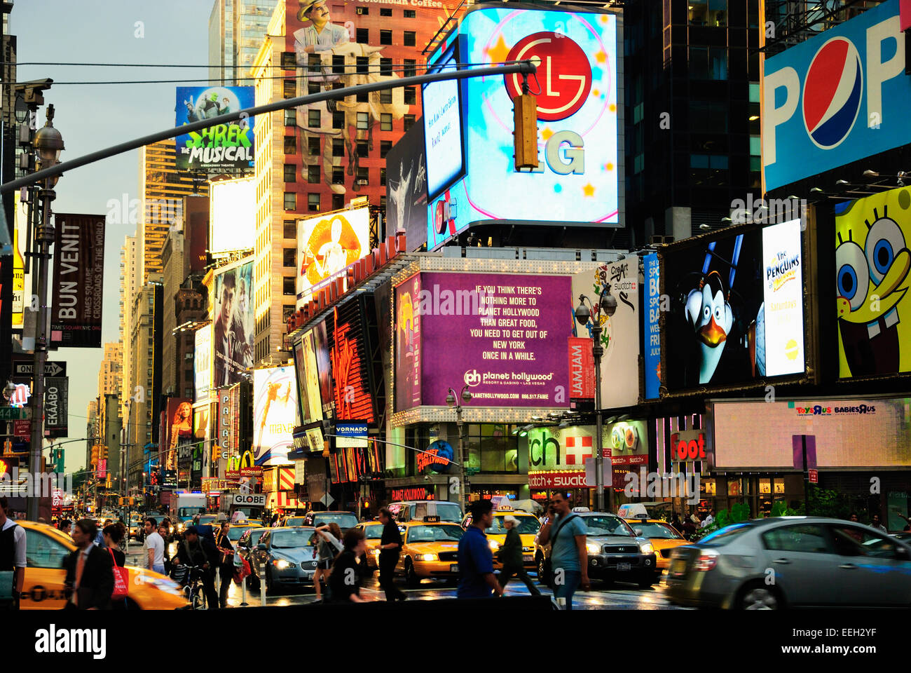 Times square n hi-res stock photography and images - Alamy