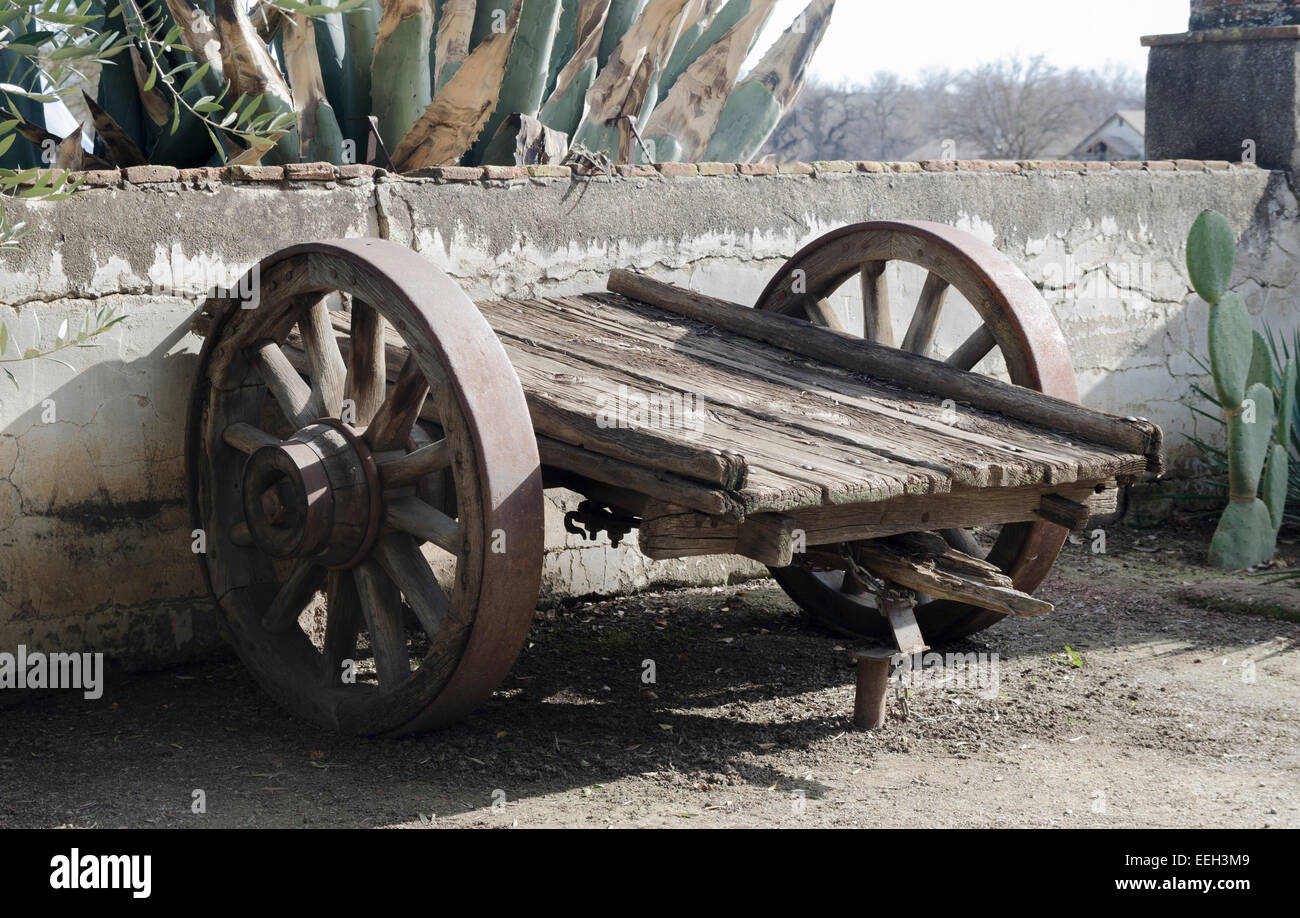 Old cart wheels hi-res stock photography and images - Alamy