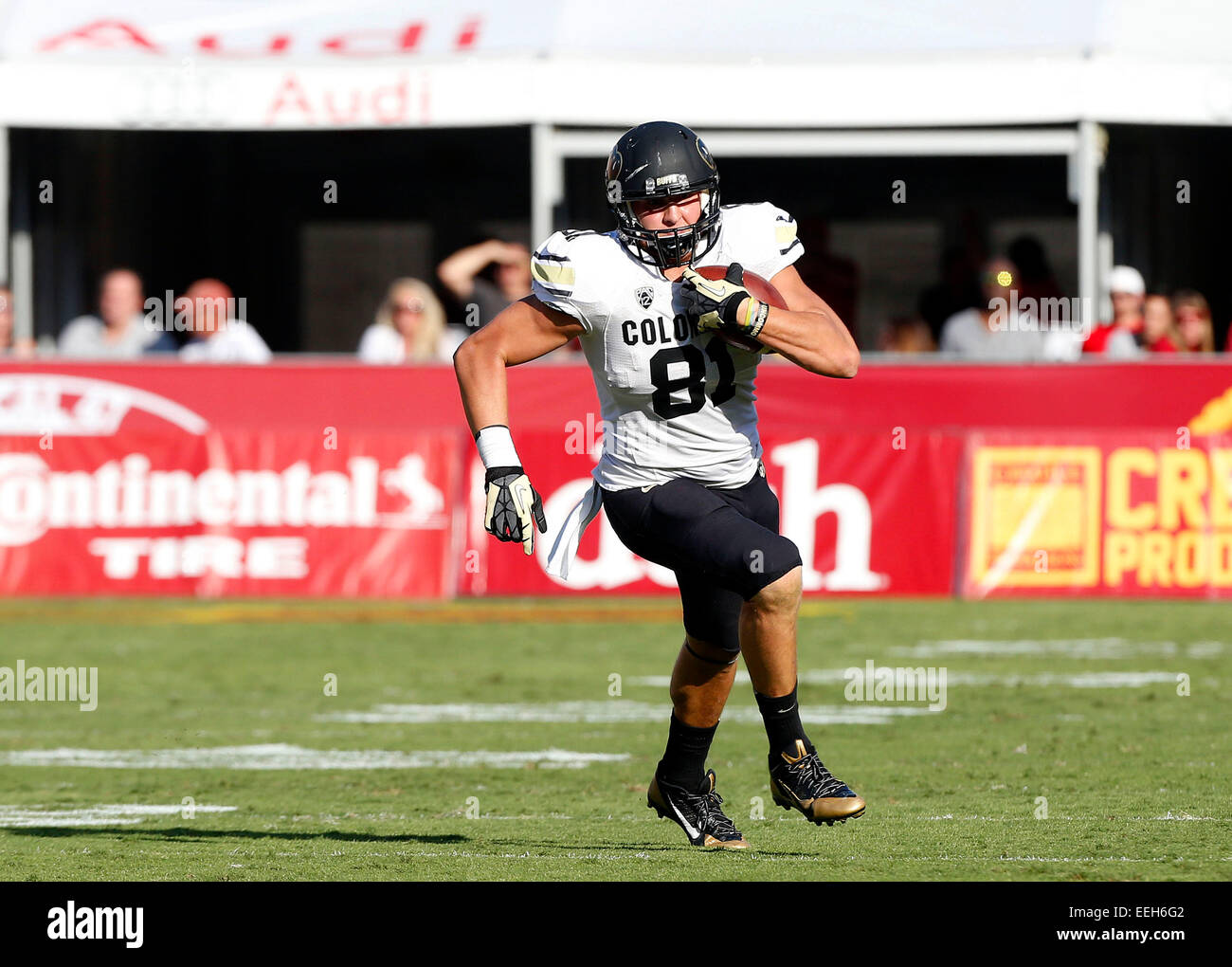 October 18 2014 Colorado Buffaloes tight end Sean Irwin #81 carries the ...