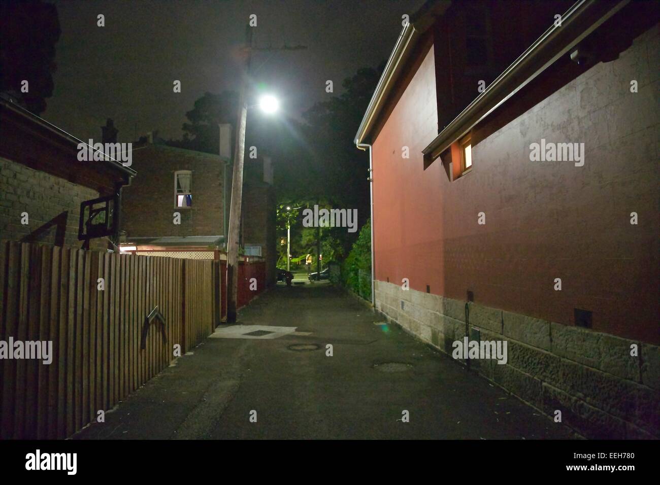 A dark alleyway in Glebe, Sydney Stock Photo - Alamy