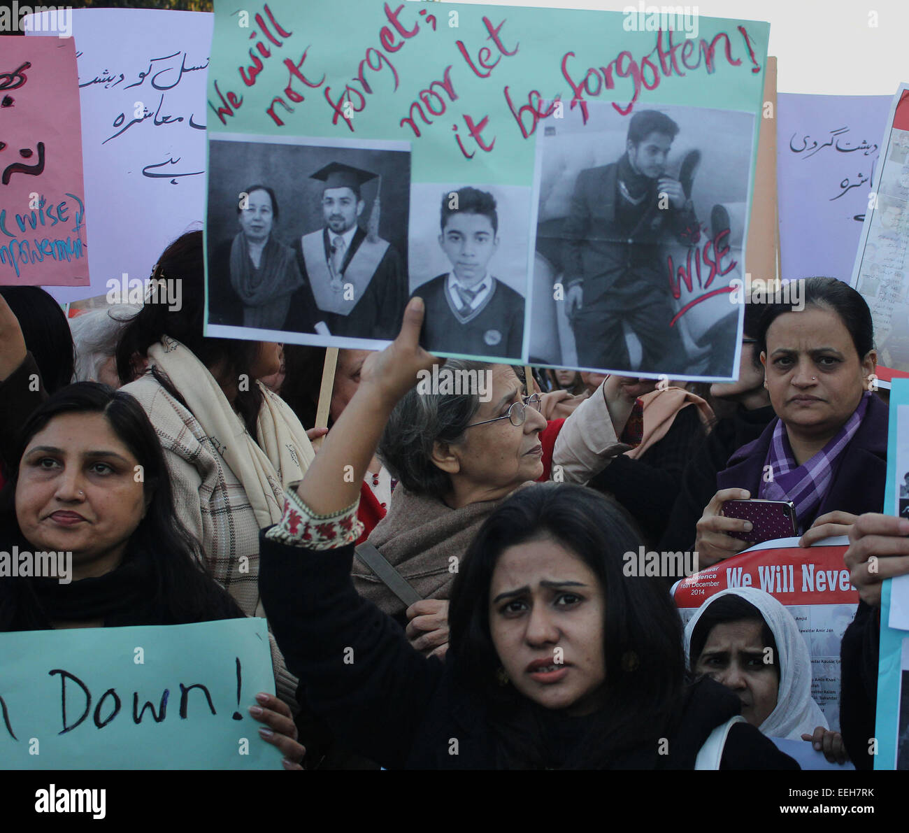 Workers of Pakistani Political Parties and civil society candlelight ...