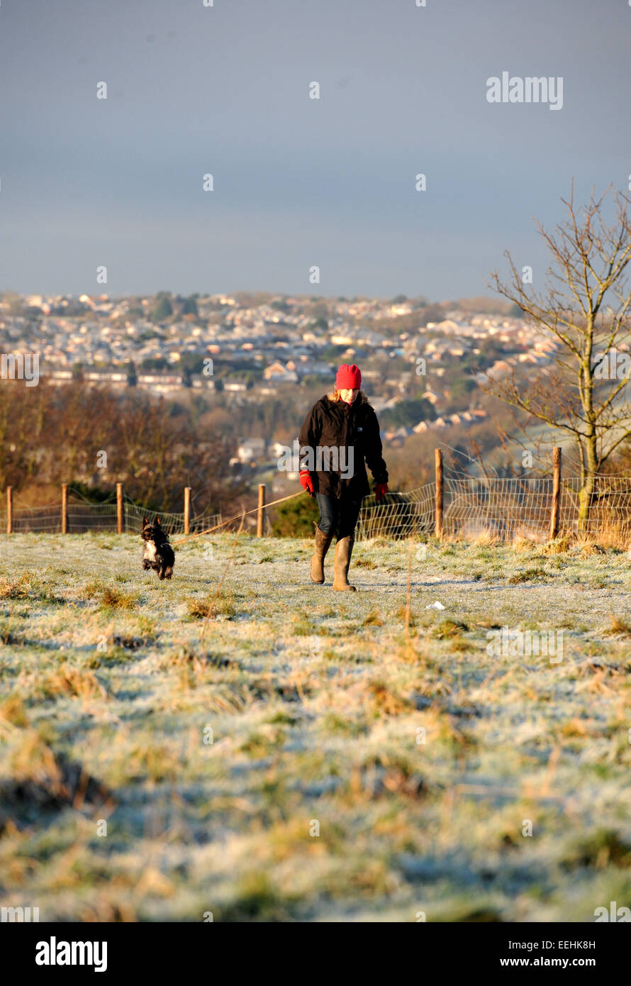 Brighton, UK. 19th January 2015. A lady enjoys the beautiful frosty ...