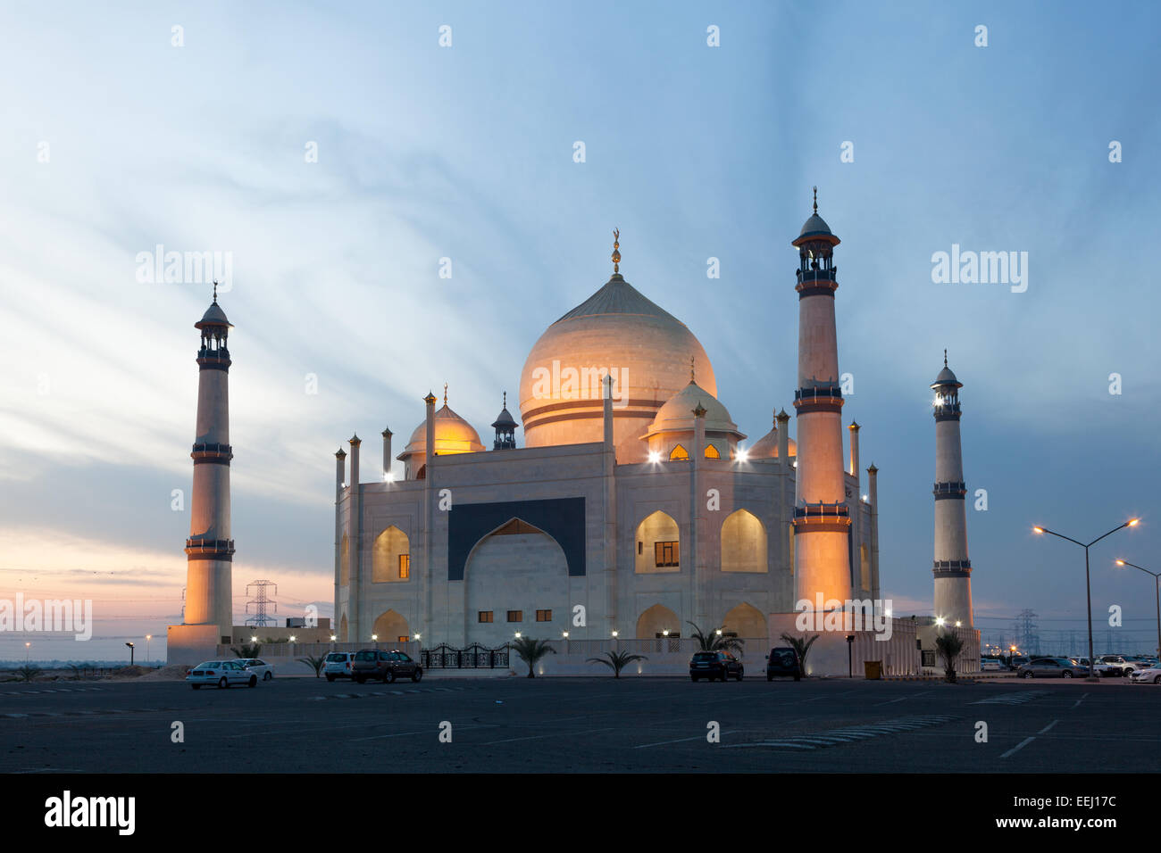 The mosque of fatima hi-res stock photography and images - Alamy