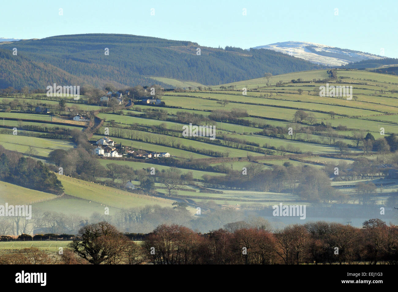 Aberystwyth, Wales, UK. 19th Jan, 2015. Snow covers the tops of the ...