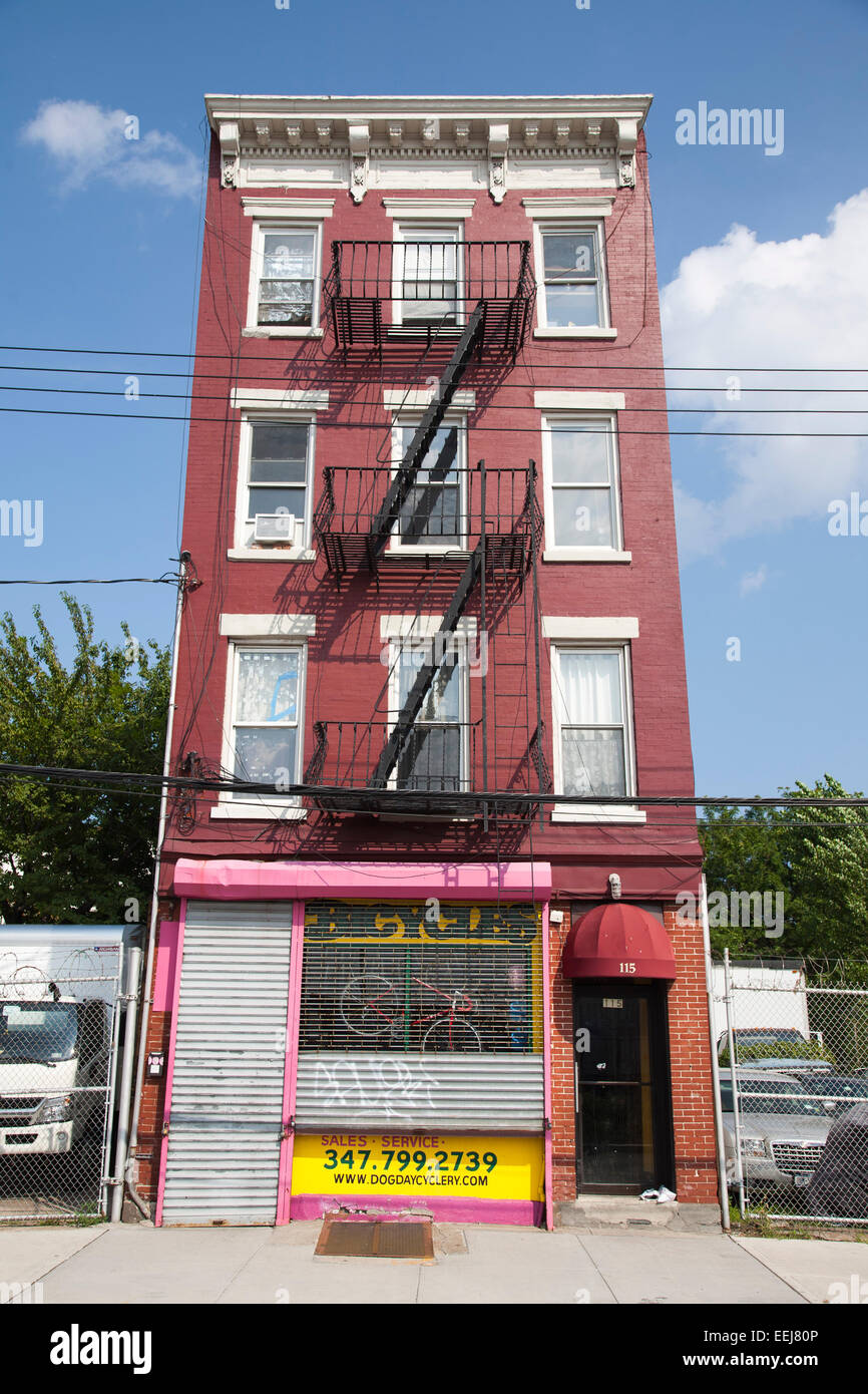 Building facades neighborhood hi-res stock photography and images - Alamy