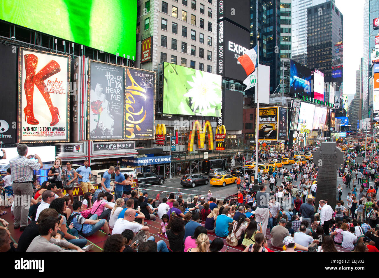 people in Time Square, New York, USA, America Stock Photo - Alamy