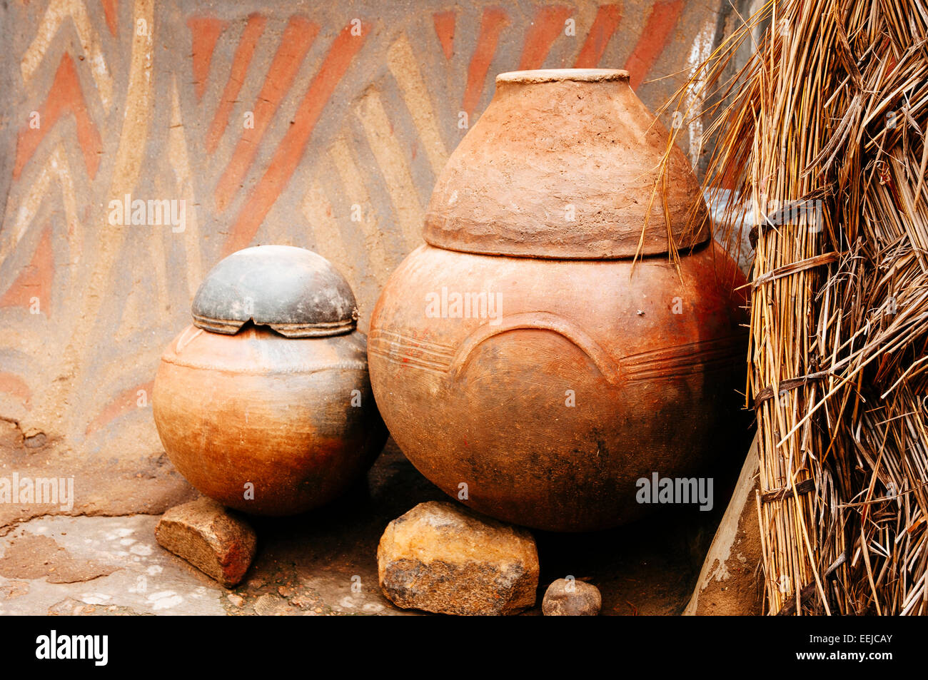 Pots in a kassena village hi-res stock photography and images - Alamy