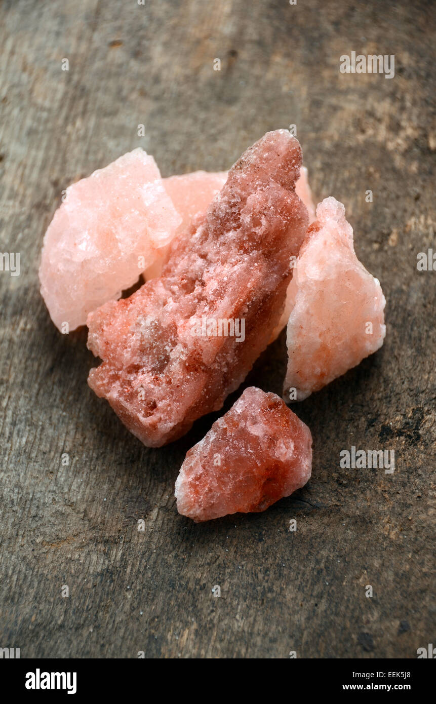Himalayan pink crystal salt high resolution image Stock Photo - Alamy