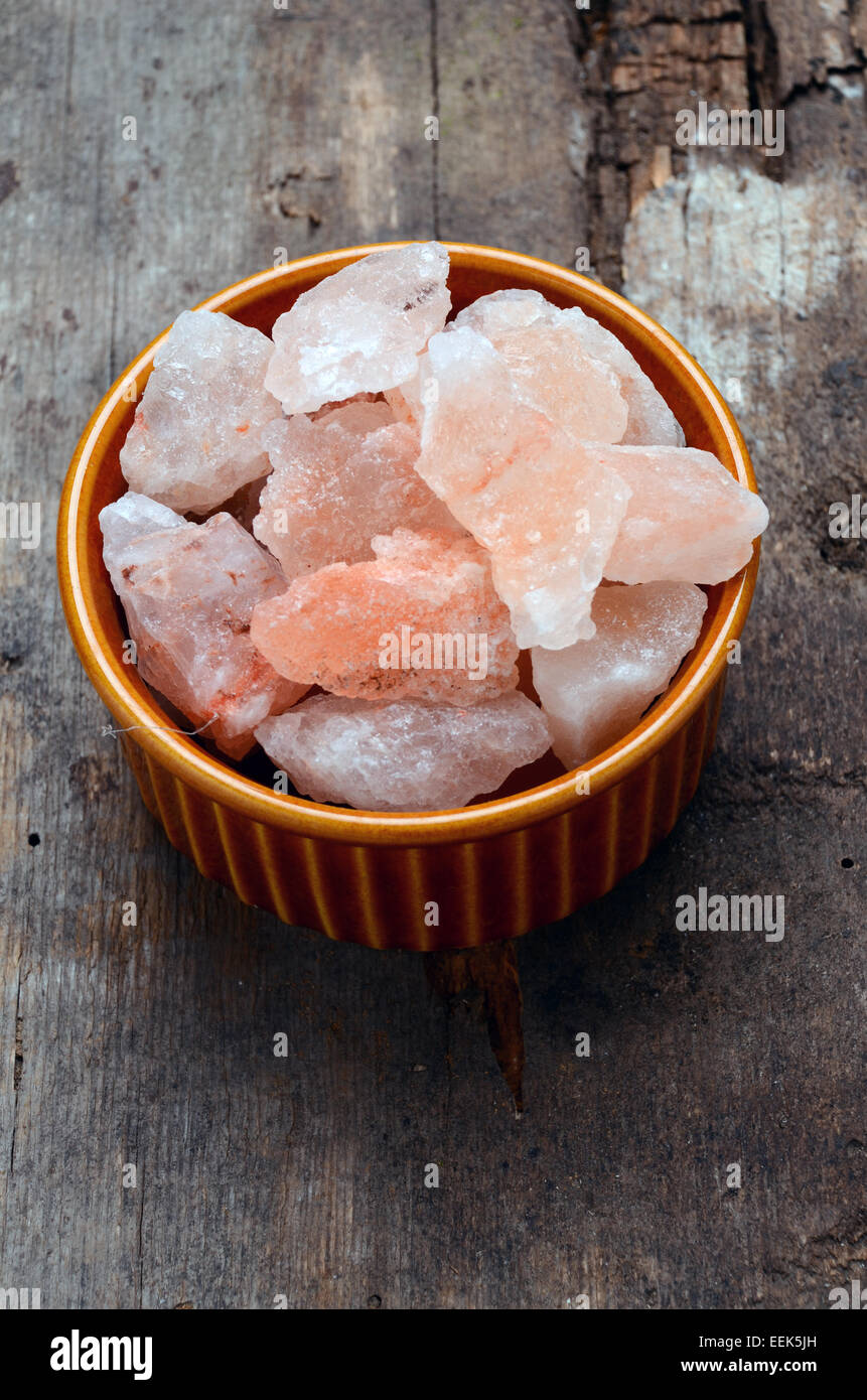 Himalayan pink crystal salt high resolution image Stock Photo - Alamy