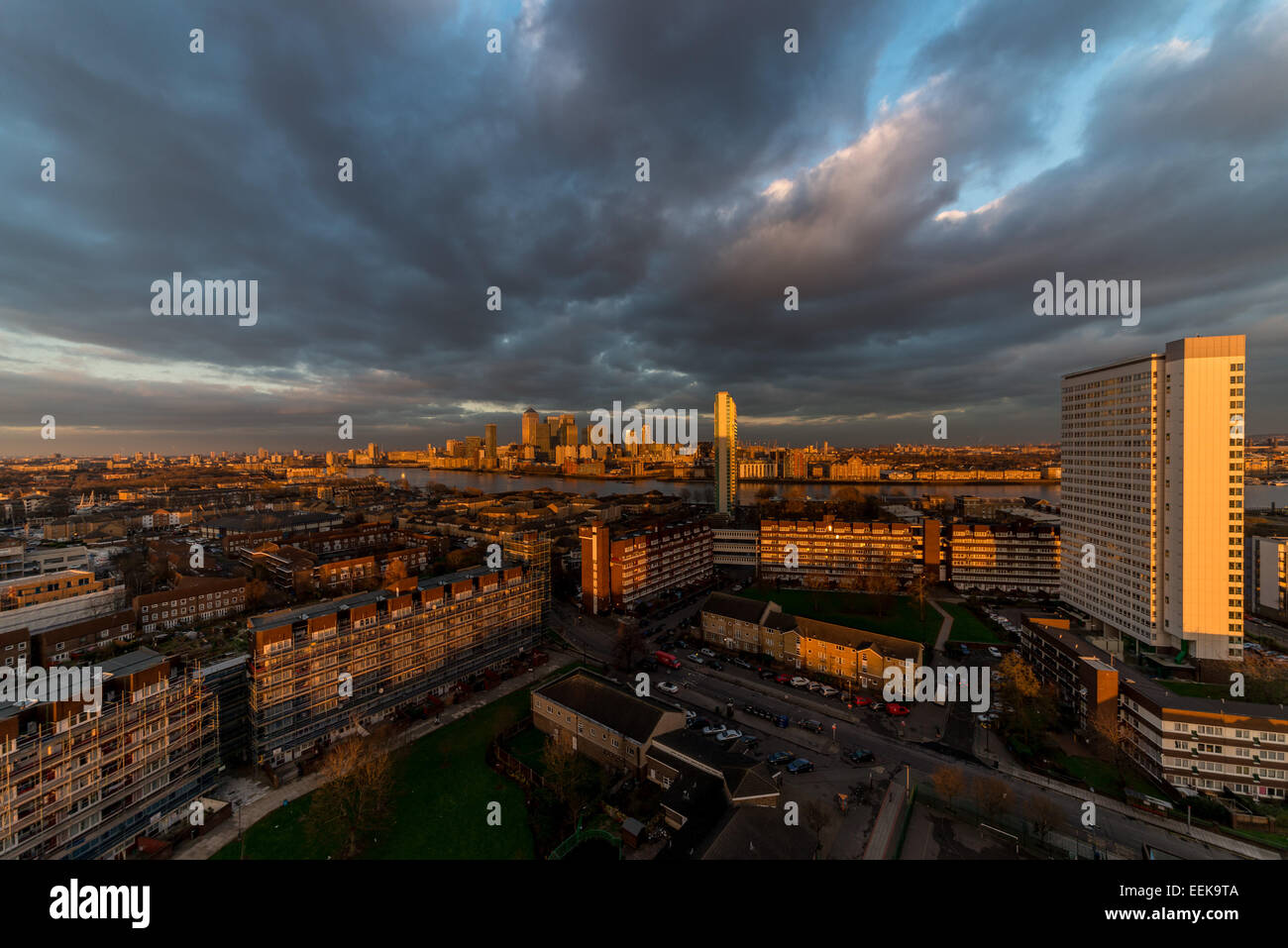 London skyline in dramatic weather hi-res stock photography and images ...