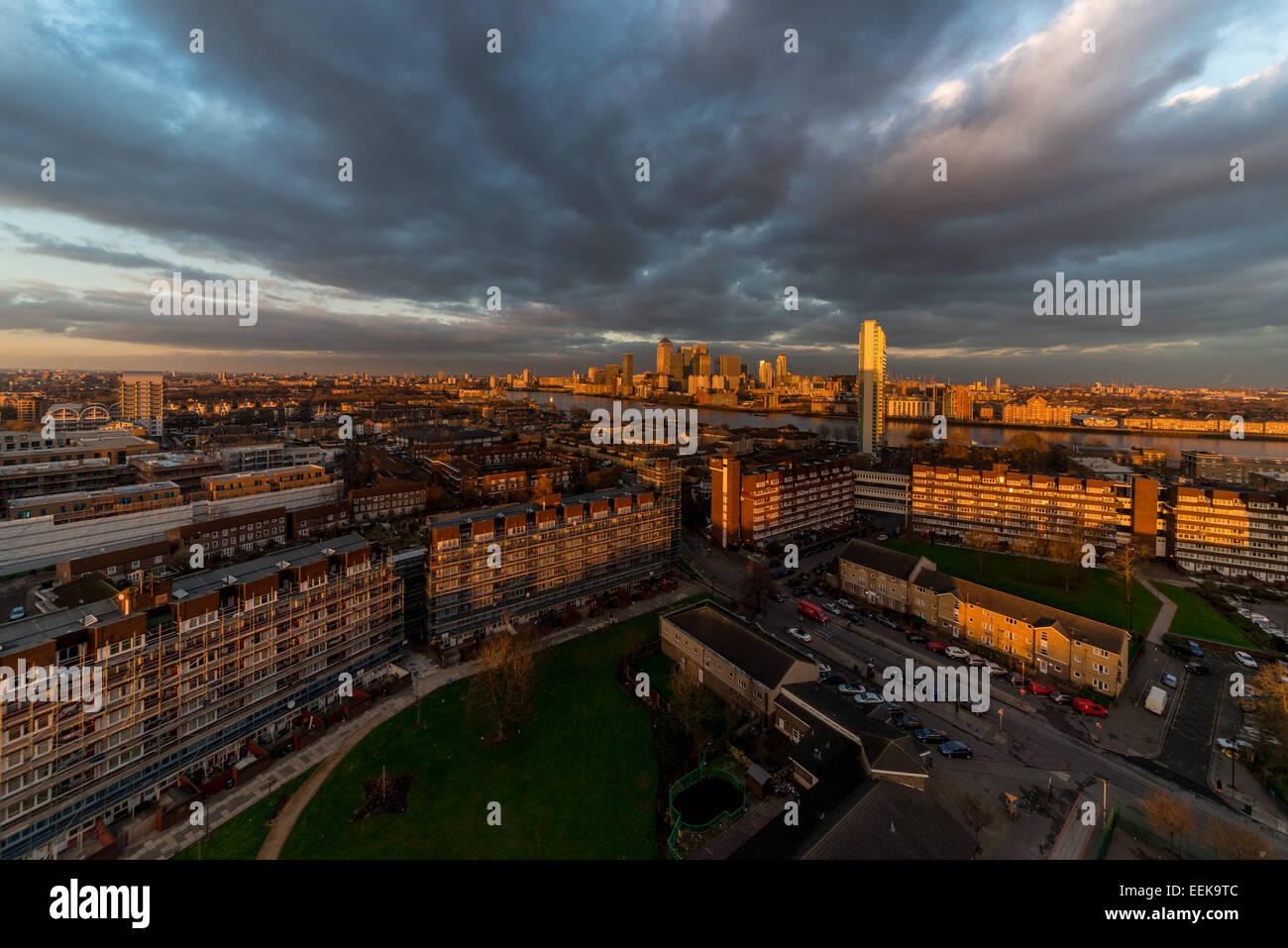 London skyline in dramatic weather hi-res stock photography and images ...
