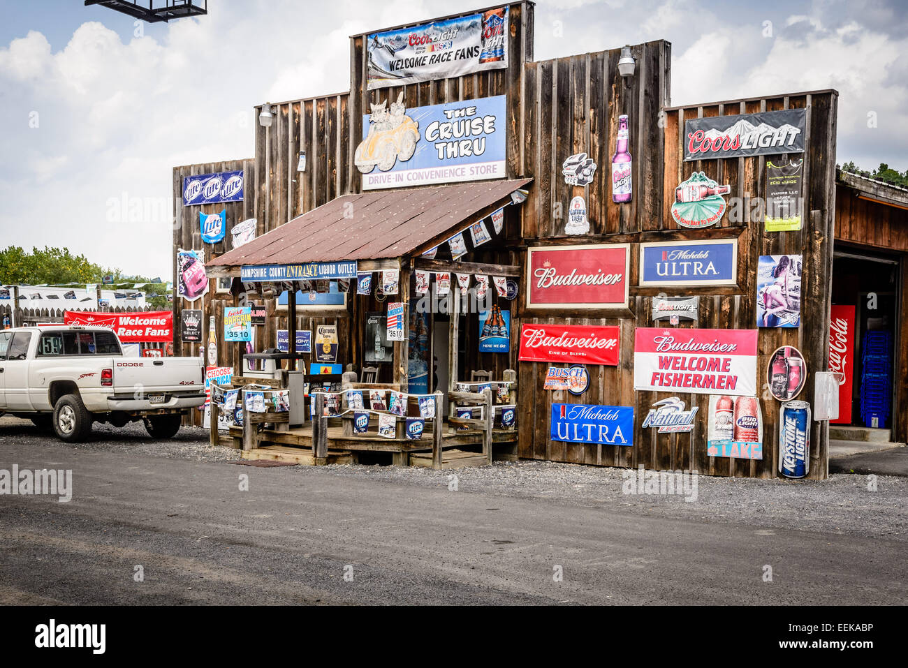 Drive thru beer store hi-res stock photography and images - Alamy