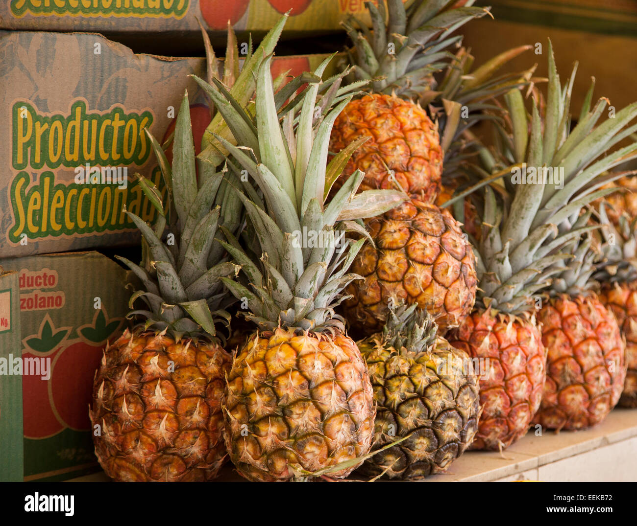 Outdoor fruit display hi-res stock photography and images - Alamy