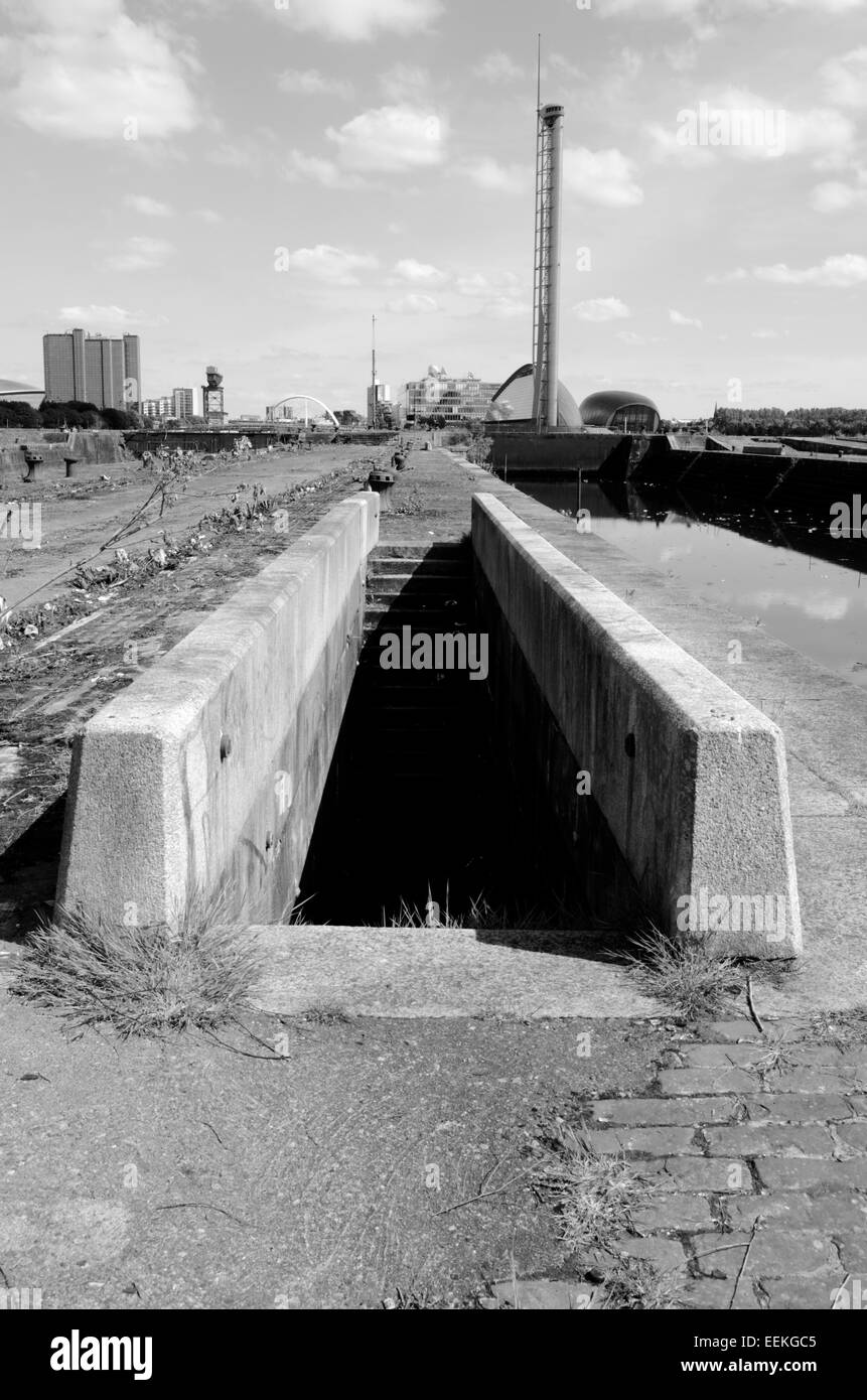 Govan dry dock Black and White Stock Photos & Images - Alamy
