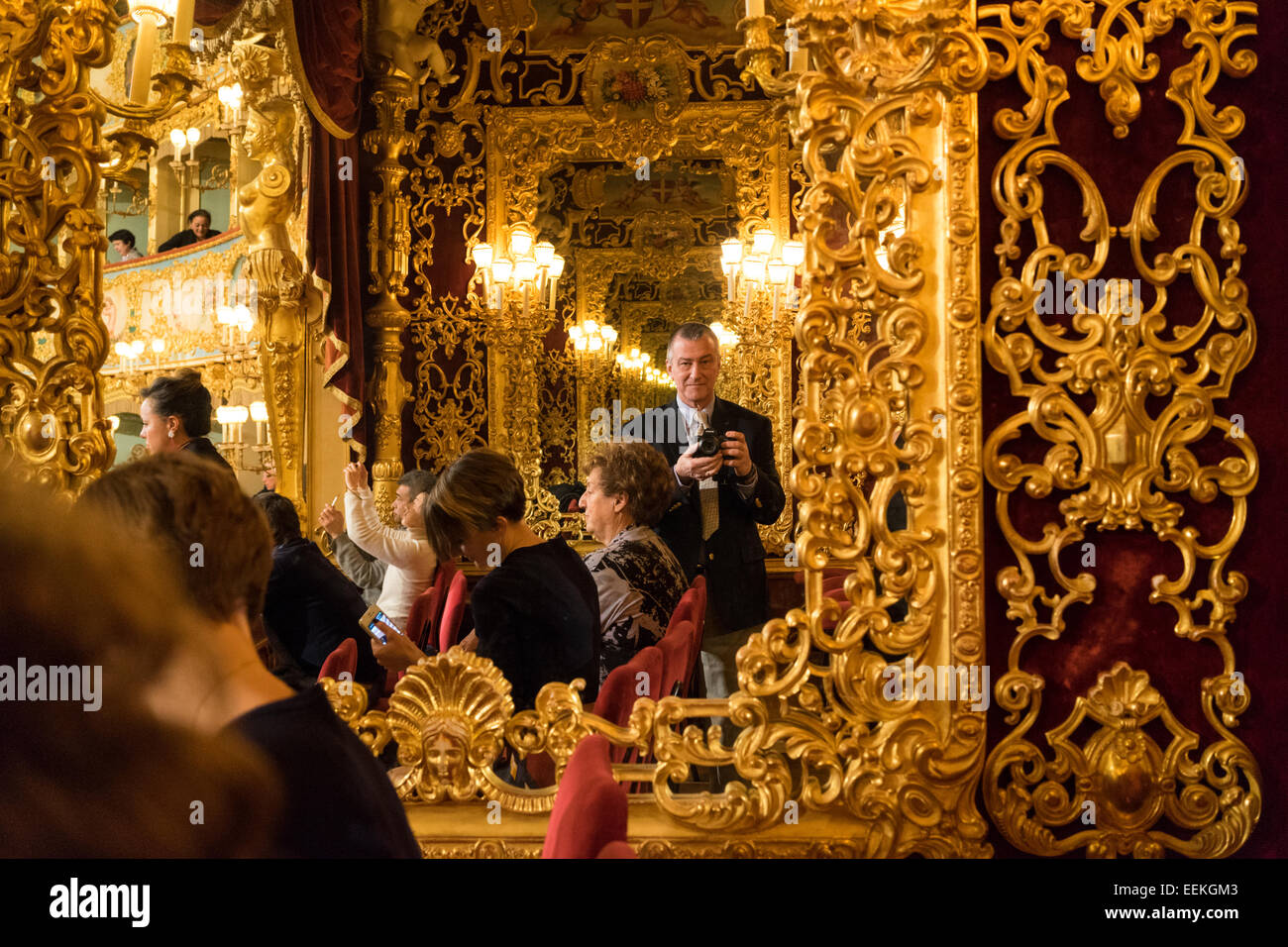Royal box of the royal opera house hi-res stock photography and images ...
