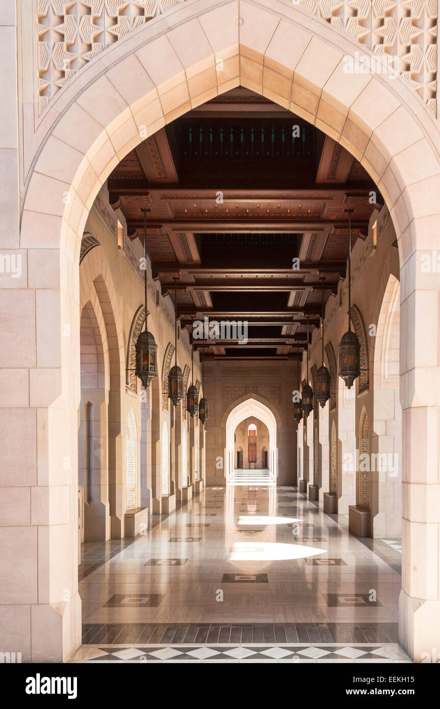 Courtyard of Sultan Qaboos Mosque, Muscat, Oman Stock Photo - Alamy