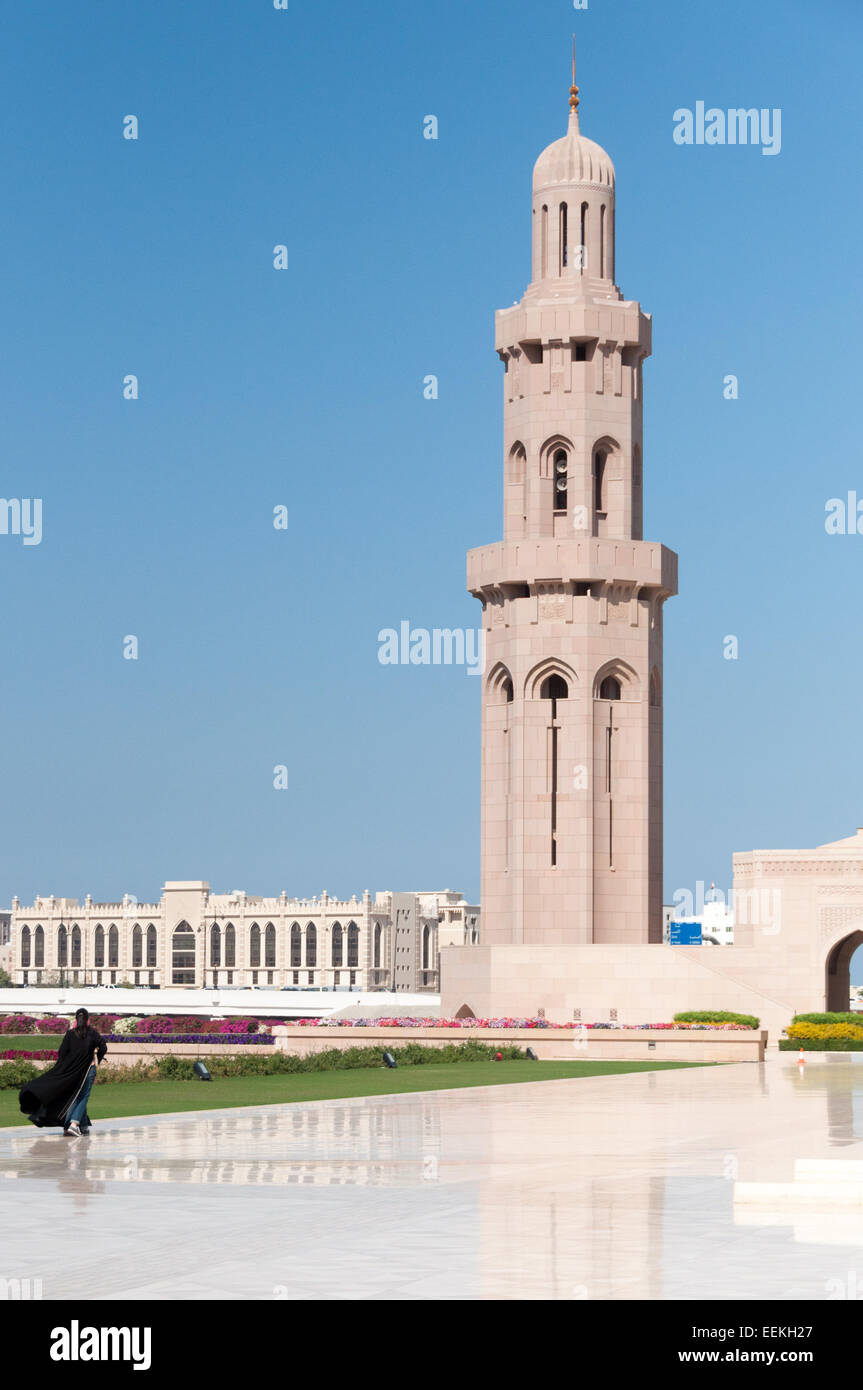 Women going to mosque, Muscat, Oman Stock Photo - Alamy