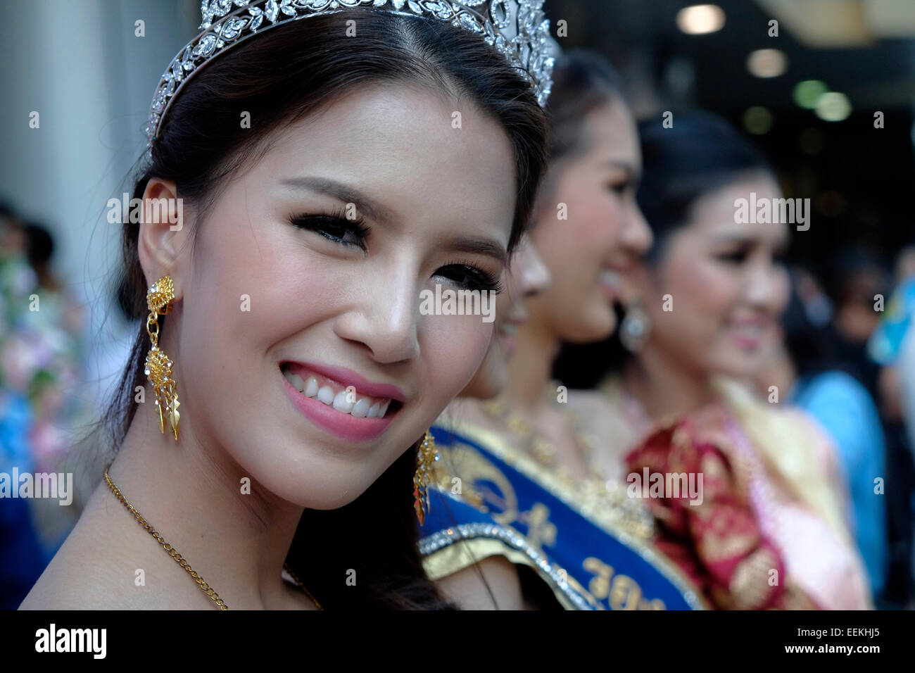 Thai beauty pageant contestants wearing traditional Thai dresses and ...