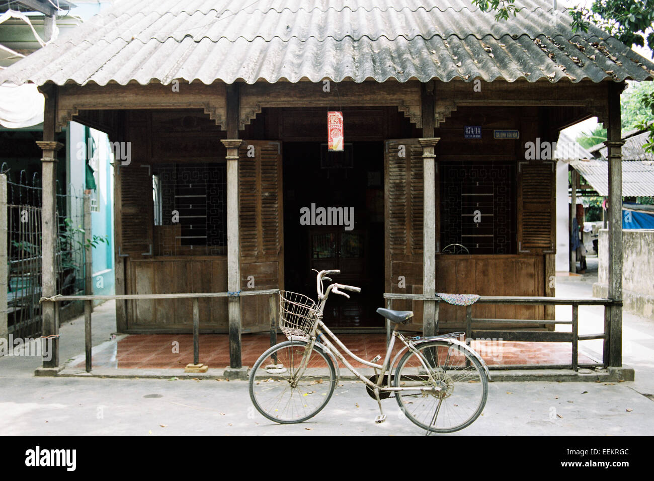 Traditional shop in Can Tho Stock Photo - Alamy