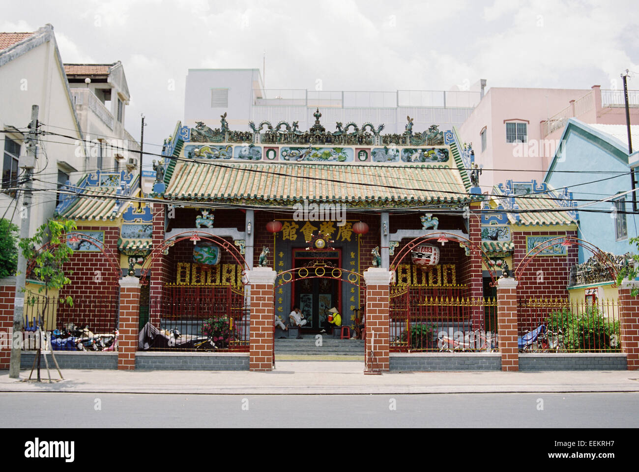 Ong temple (Buddhist) Can Tho Stock Photo - Alamy