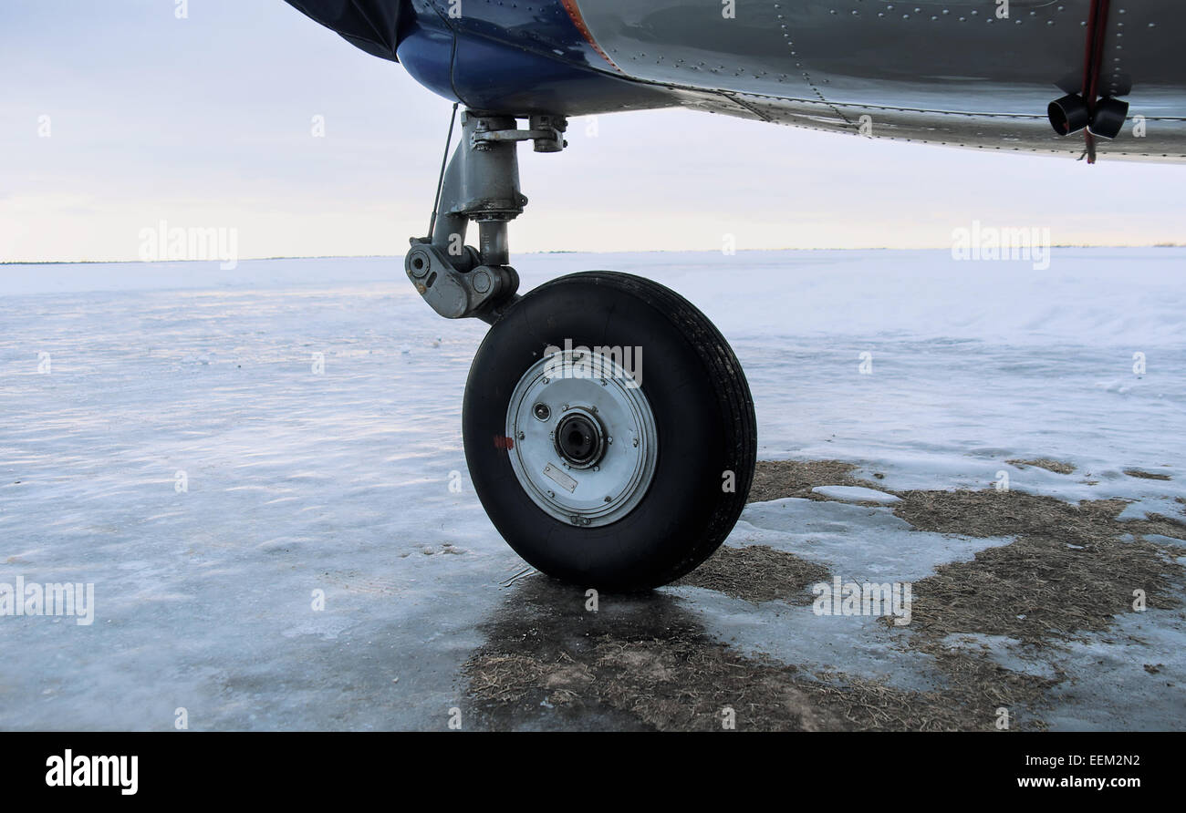 Plane landing gear hi-res stock photography and images - Alamy