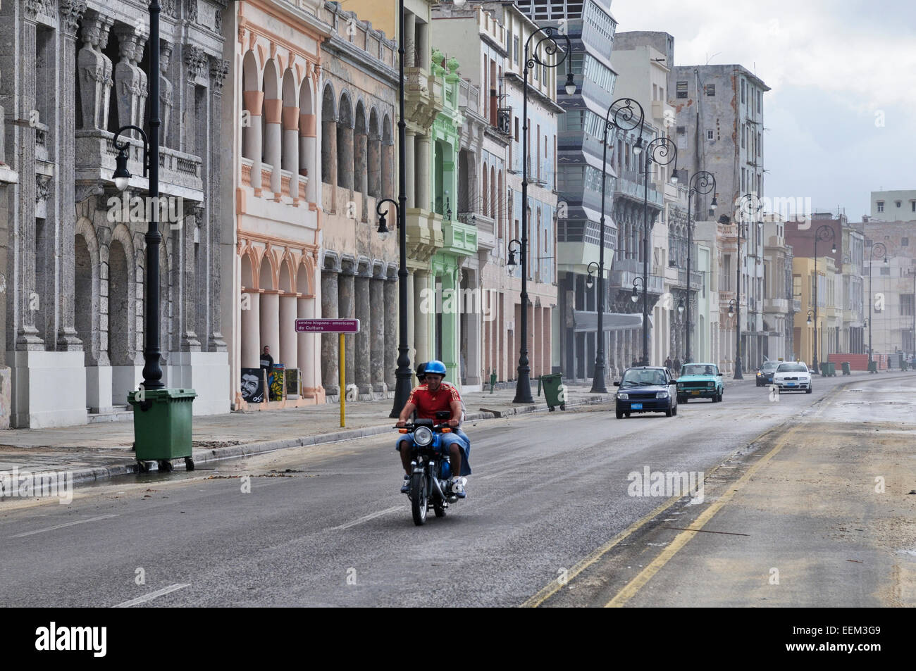 Havana traffic hi-res stock photography and images - Alamy