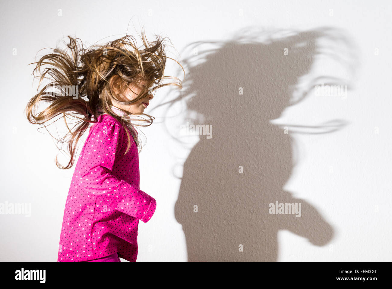 Girl dancing shadow on wall hi-res stock photography and images - Alamy