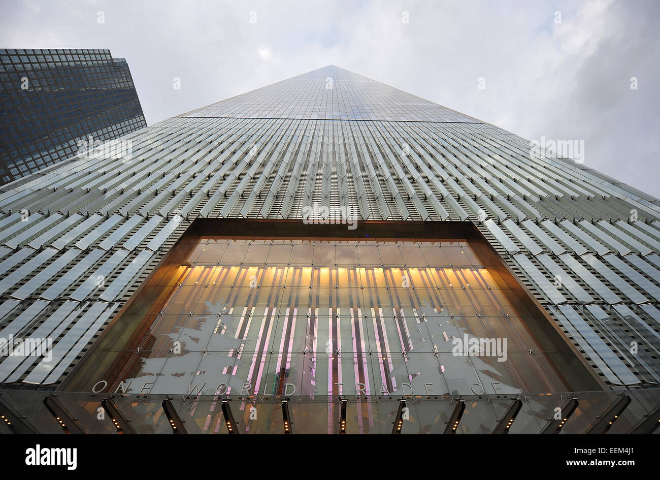 One world trade center main facade hi-res stock photography and images ...