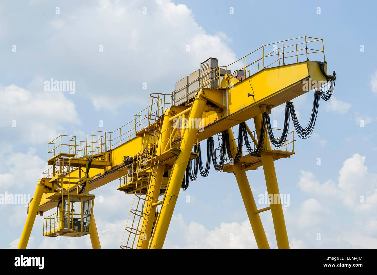 Overhead crane hi-res stock photography and images - Alamy