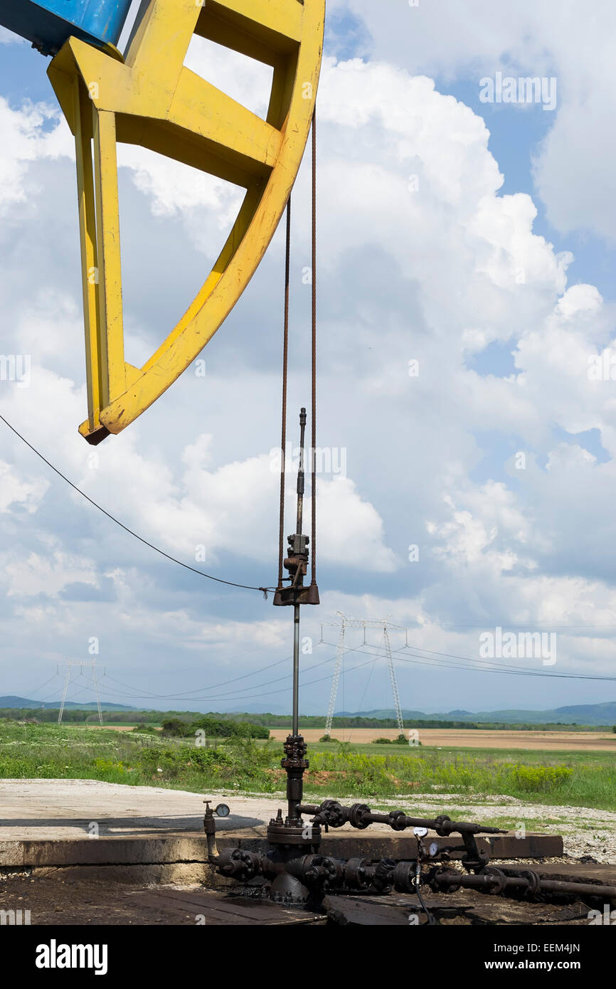 Oil well head hi-res stock photography and images - Alamy