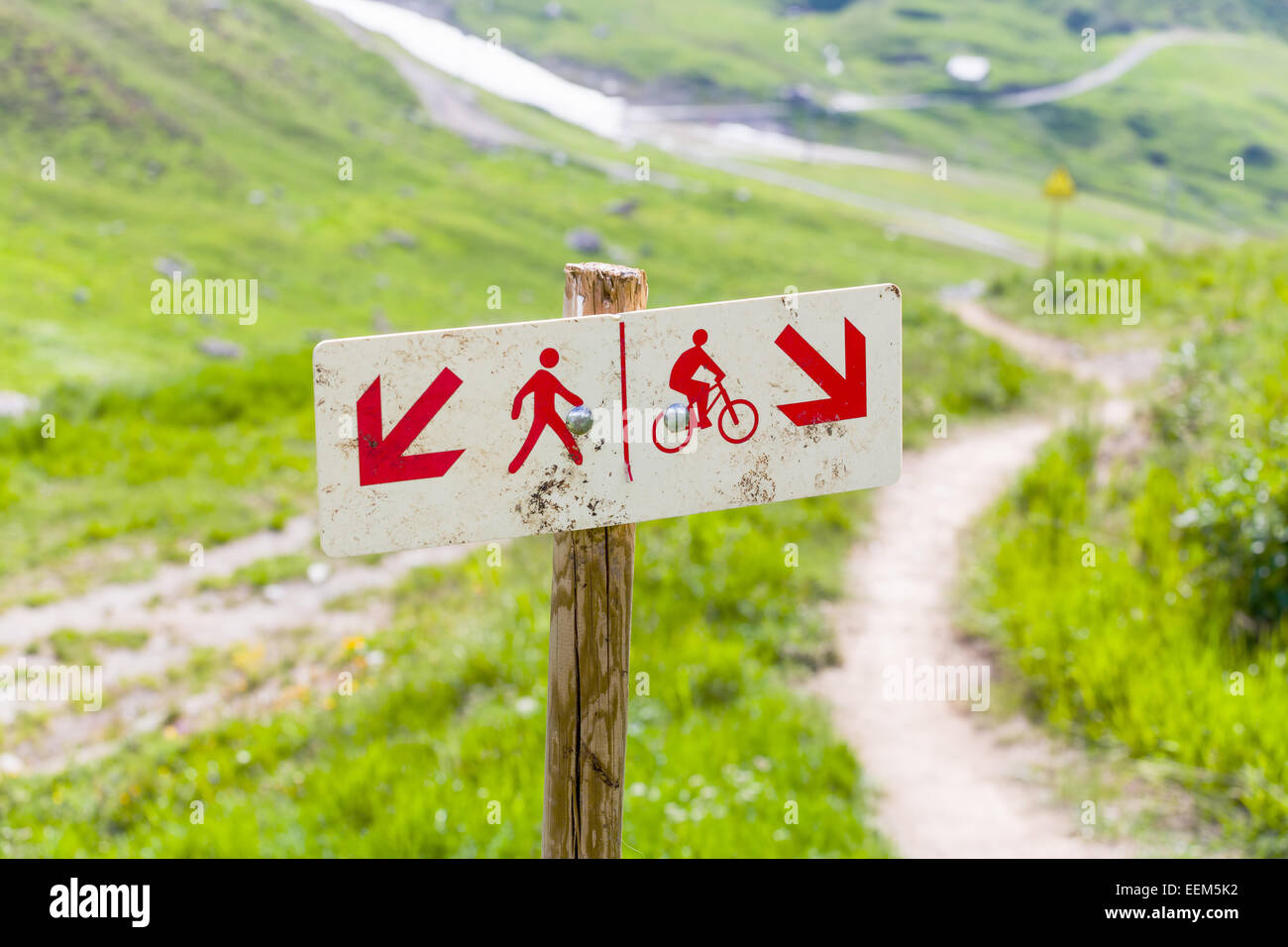 Pedestrian cyclists traffic sign hi-res stock photography and images ...