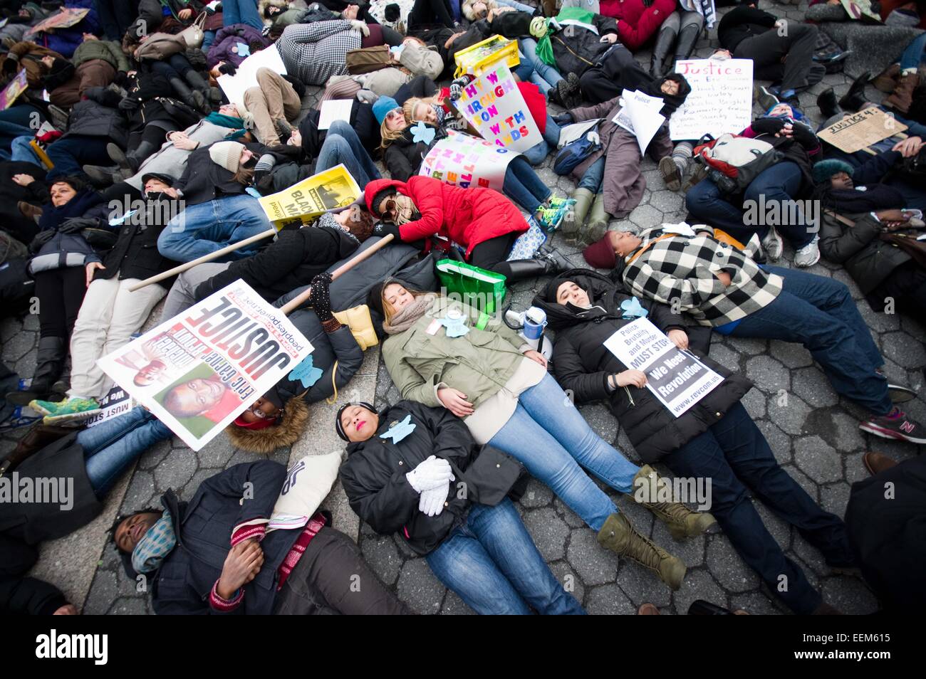 Protesters in the 4 minutes long die in protest in Union Square ...