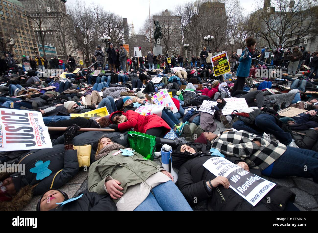 Protesters in the 4 minutes long die in protest in Union Square ...
