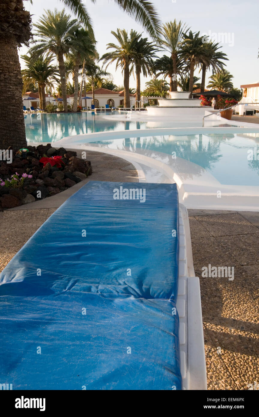 sun lounger loungers sunloungers pool poolside resort holiday holidays ...