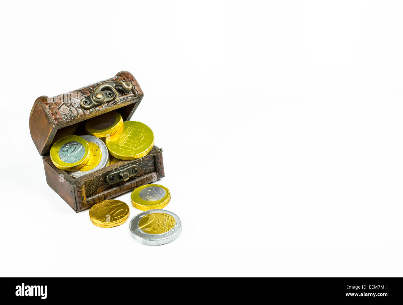 Chest gold treasure coins Cut Out Stock Images & Pictures - Alamy