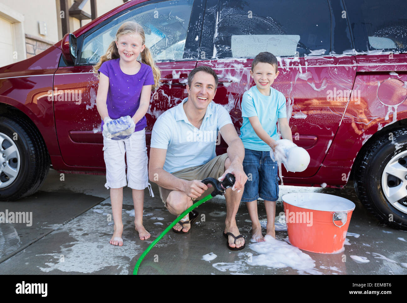 Child washing car bucket hi-res stock photography and images - Alamy