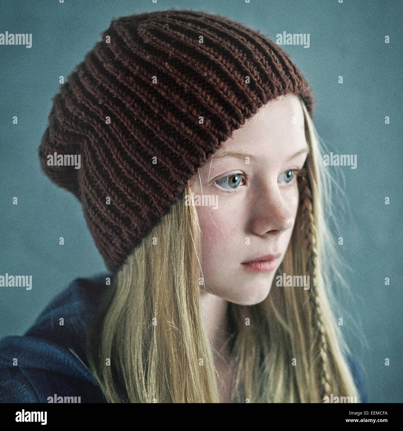 Teenage girl wearing knitted cap Stock Photo - Alamy