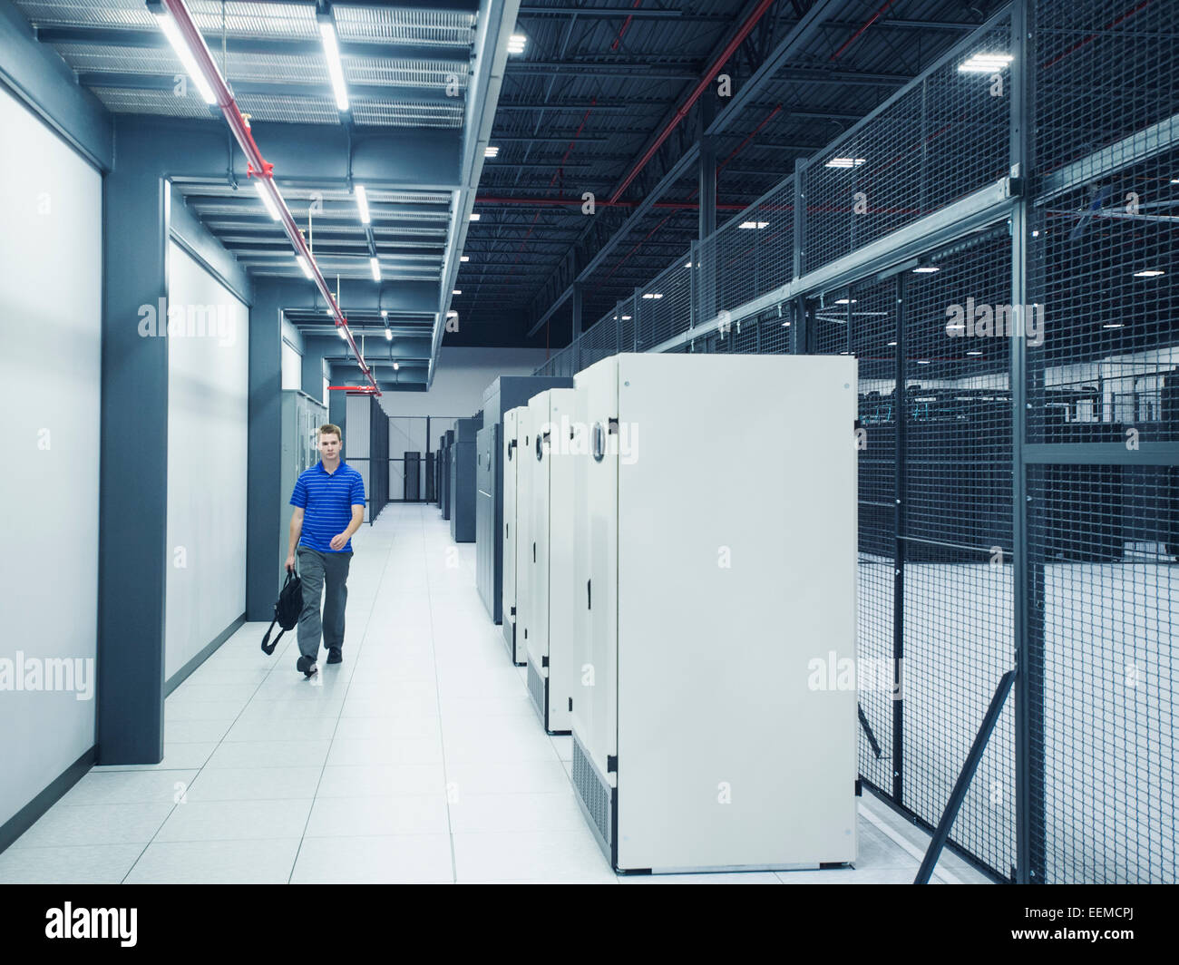 Server room hi-res stock photography and images - Alamy