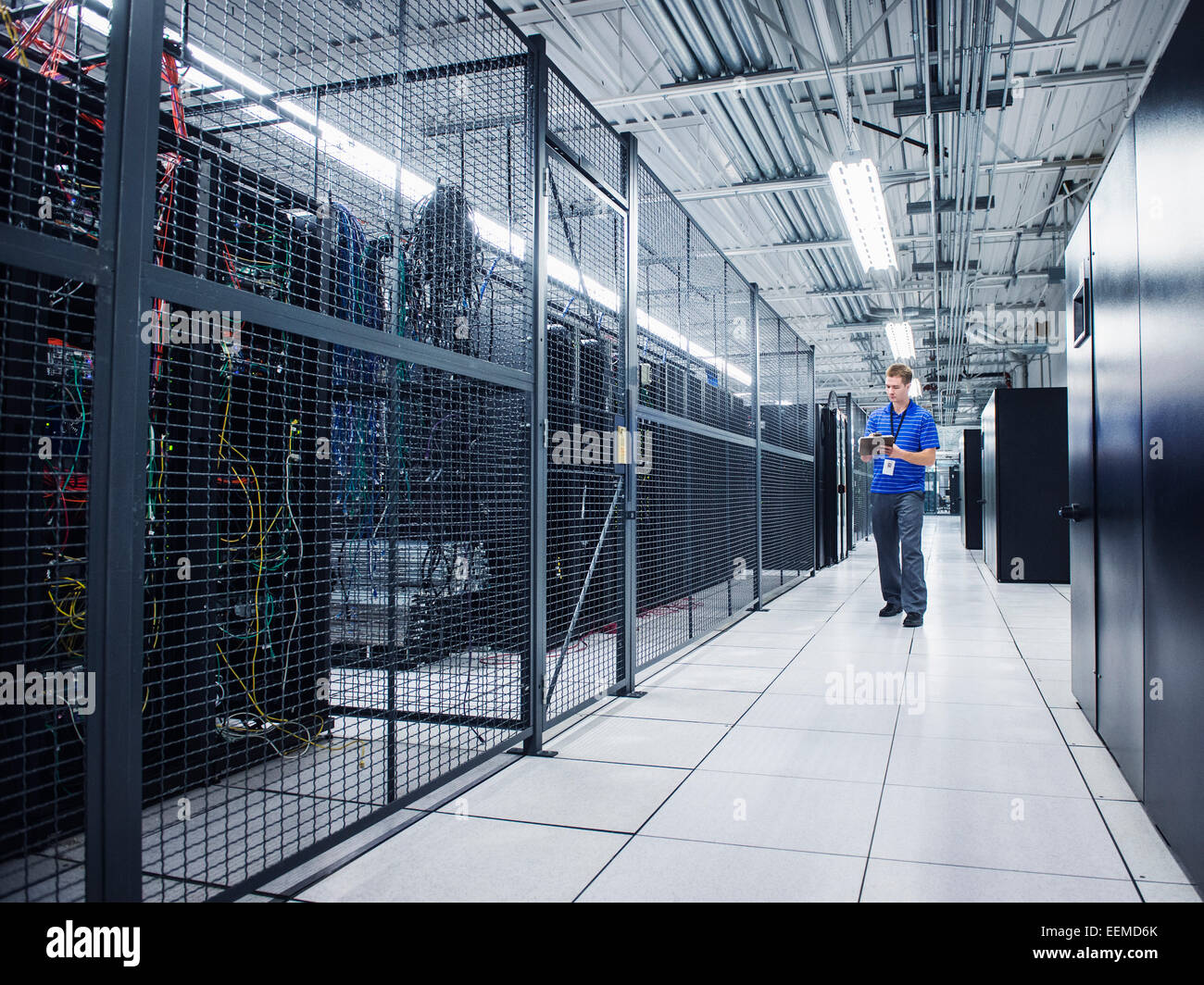 Server room hi-res stock photography and images - Alamy