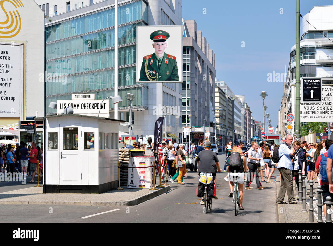 Historic image of checkpoint charlie hi-res stock photography and ...