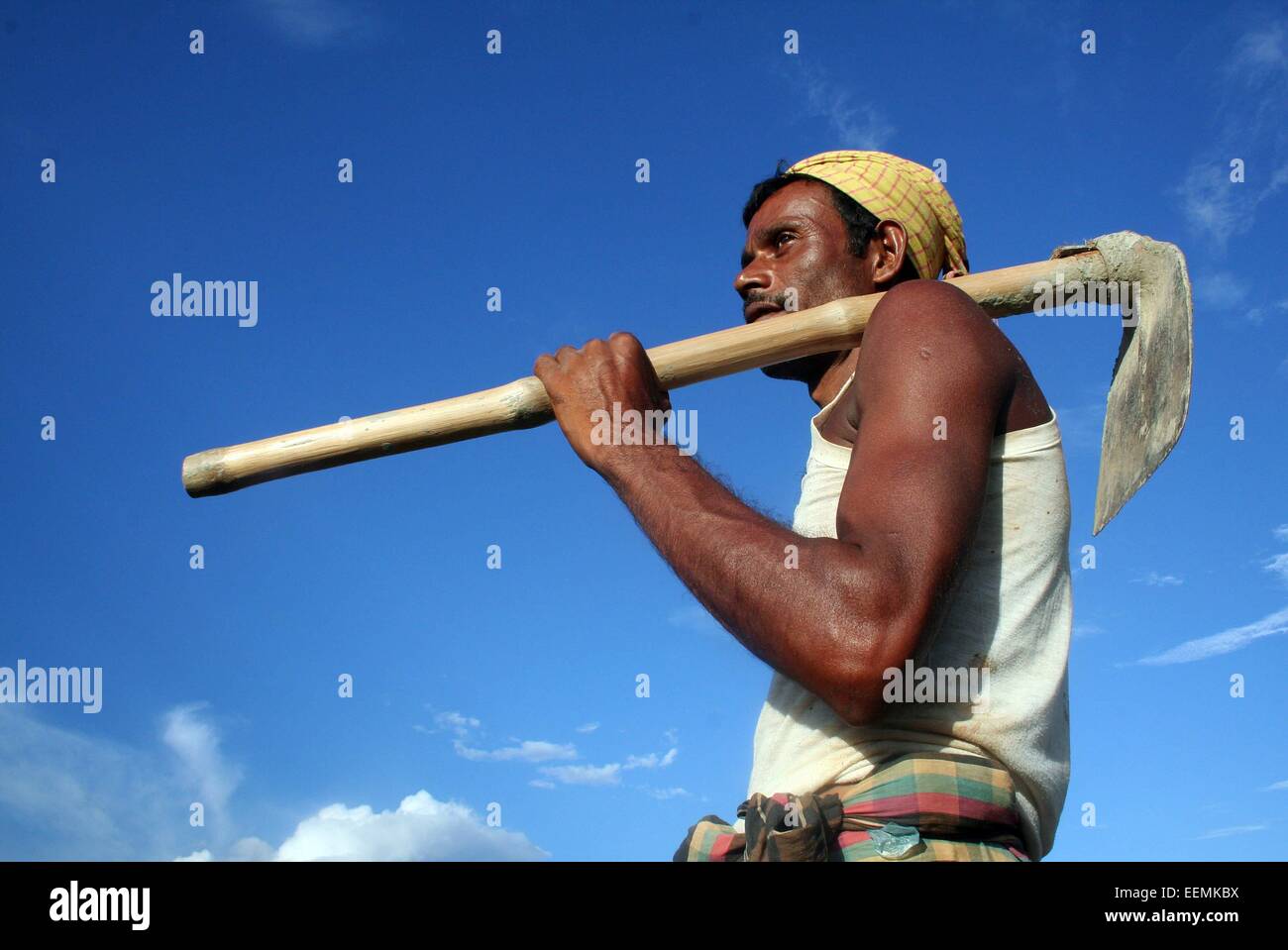 Bangladeshi man using mobile phone hi-res stock photography and images ...