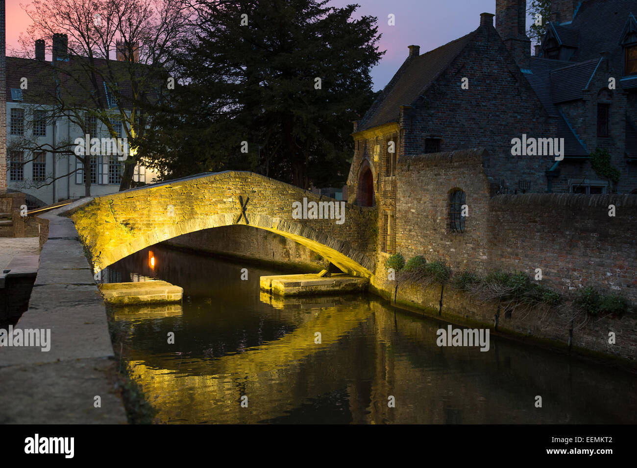 The Bonifacius Bridge and canal in Bruges lit at dusk Stock Photo - Alamy