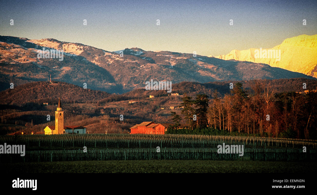 Friuli-Venezia-Giulia lies in north-east Italy adjoining the border ...