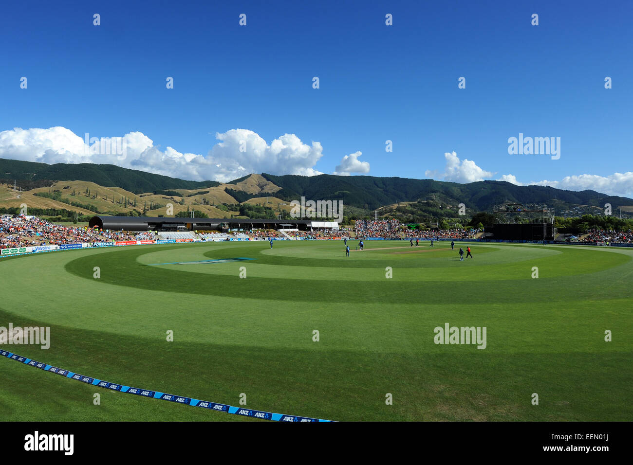 General match action between hi-res stock photography and images - Alamy