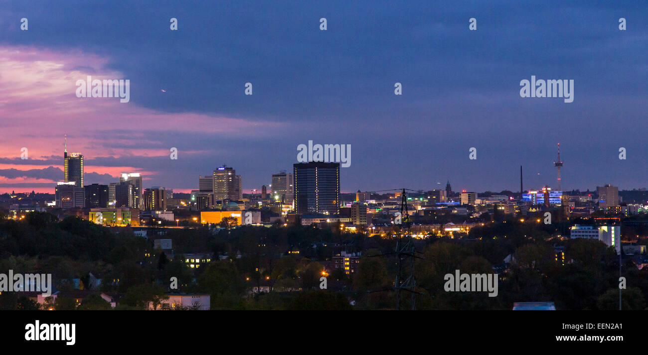 Dusk skyline hi-res stock photography and images - Alamy
